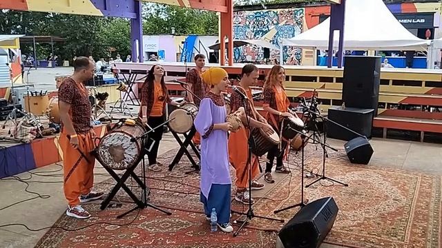 Выступление коллектива барабанщиков "Шекере" в Сысерти