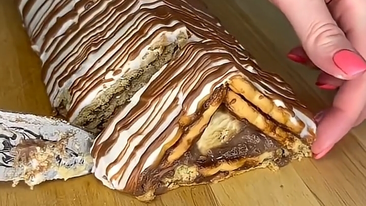 Нежный Тортик «Домик»...🍰🍫🍌😋 Рецепт в описании ✍️