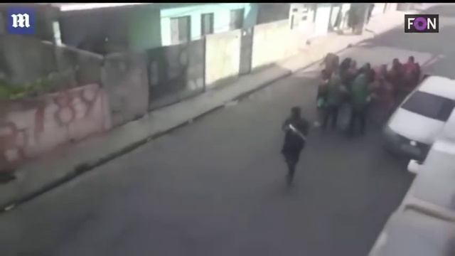 Бразильская полиция против грабителей