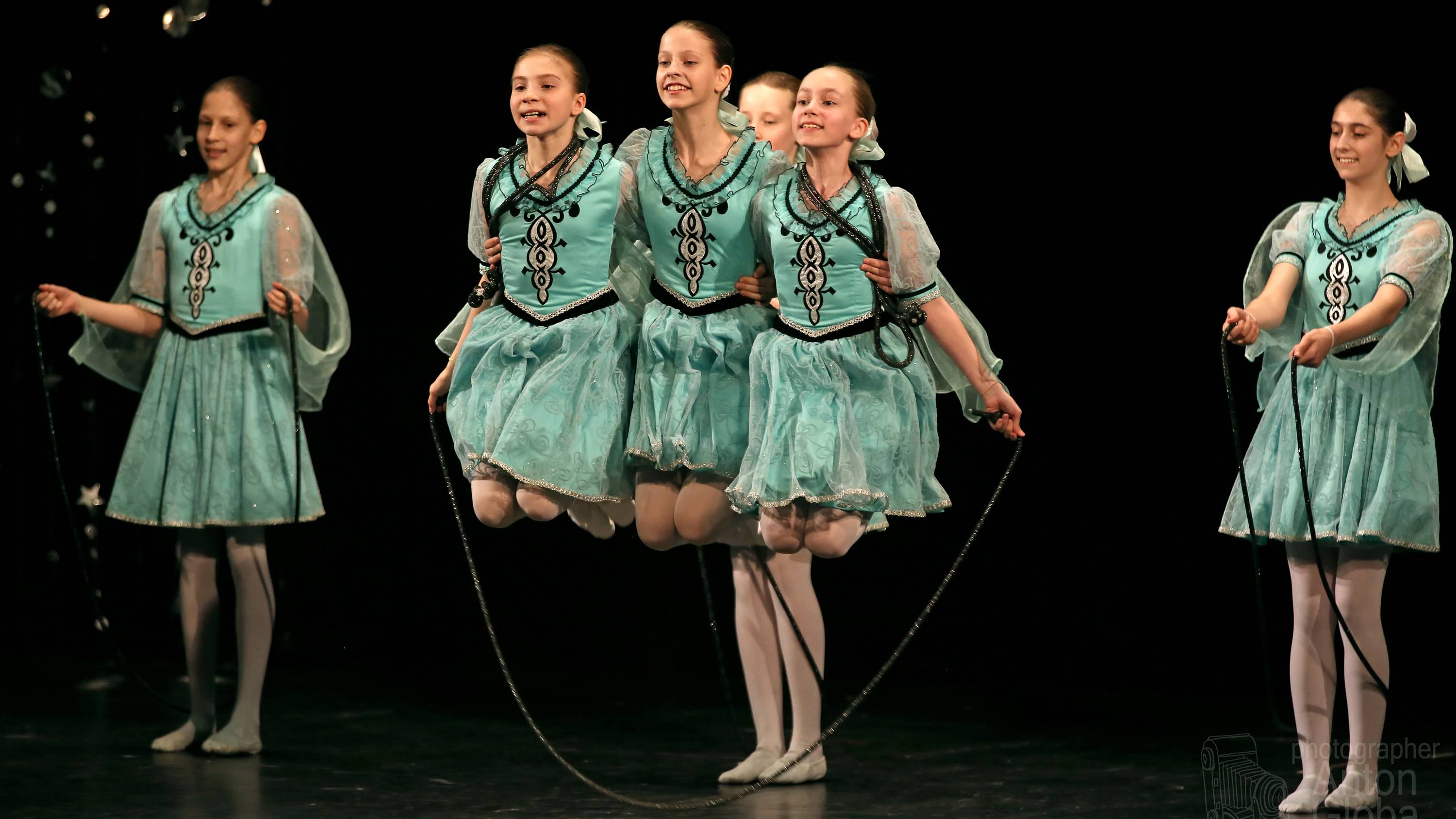 ТАНЕЦ СО СКАКАЛКАМИ, Ансамбль "Школьные годы". DANCE WITH JUMP ROPE, Ensemble "School Years".