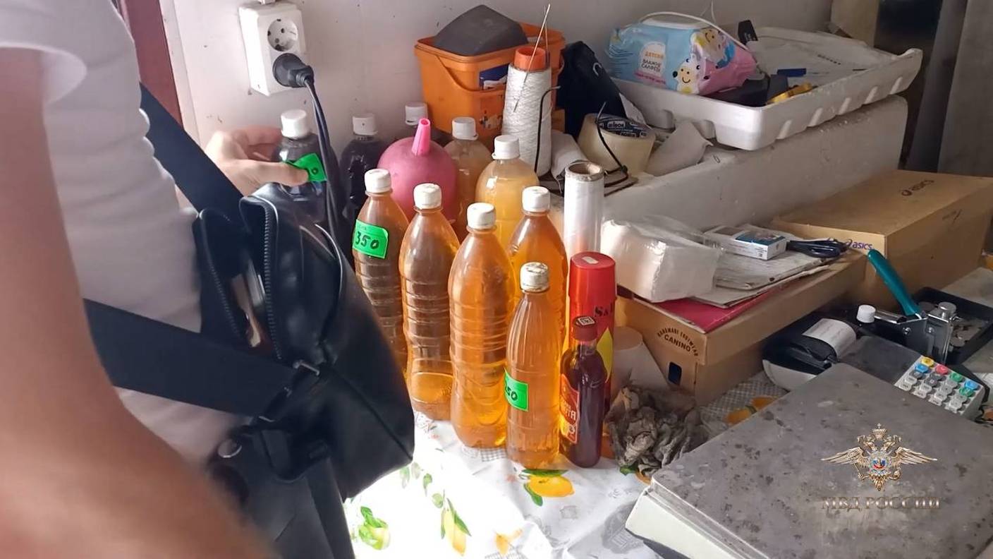 В Сириусе задержаны подозреваемые в причастности к отравлению граждан алкоголем