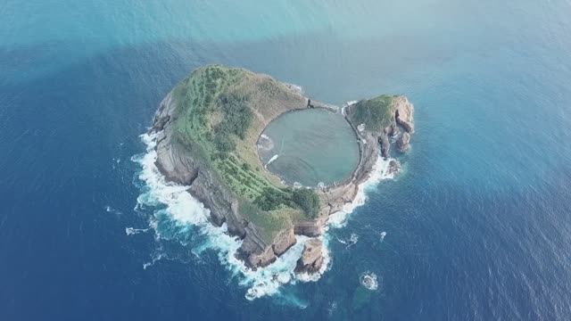 Островок Islet of Vila Franca do Campo. Сан Мигель, Азорские острова. San Miguel Island, Azores.