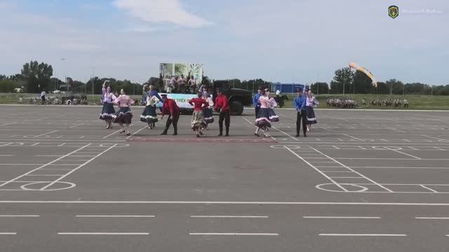 Танец из показательных выступлений в 38 ОДШбр