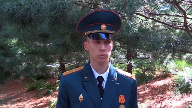 Служебные удостоверения молодым и заслуженные награды действующим специалистам вручены в МЧС России