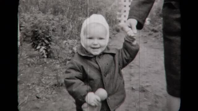 1972 или 1973 год. Папа, мама, я и Люда гуляем в посадке.