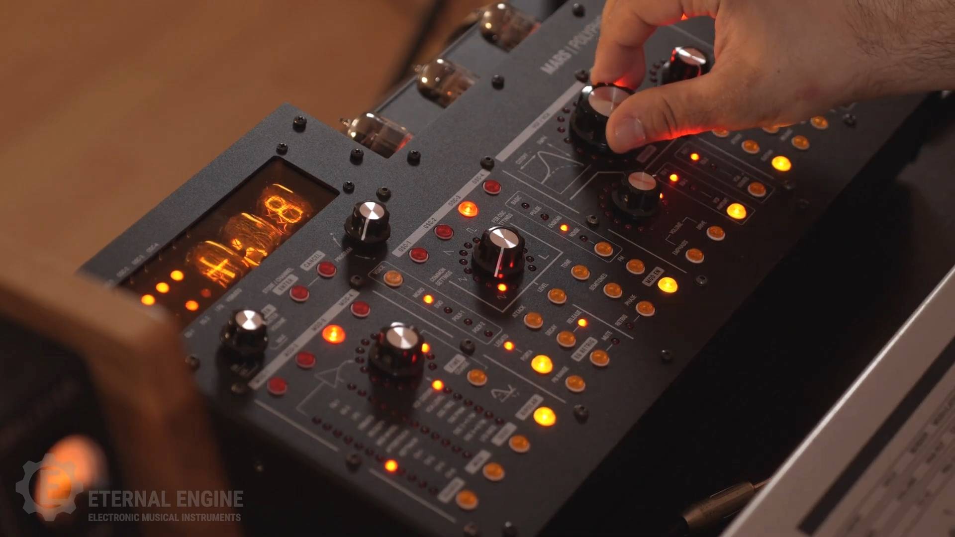 Eternal Engine EMI: Dmitry Shtatnov Plays on MARS Polyphonic Tube Synthesizer
