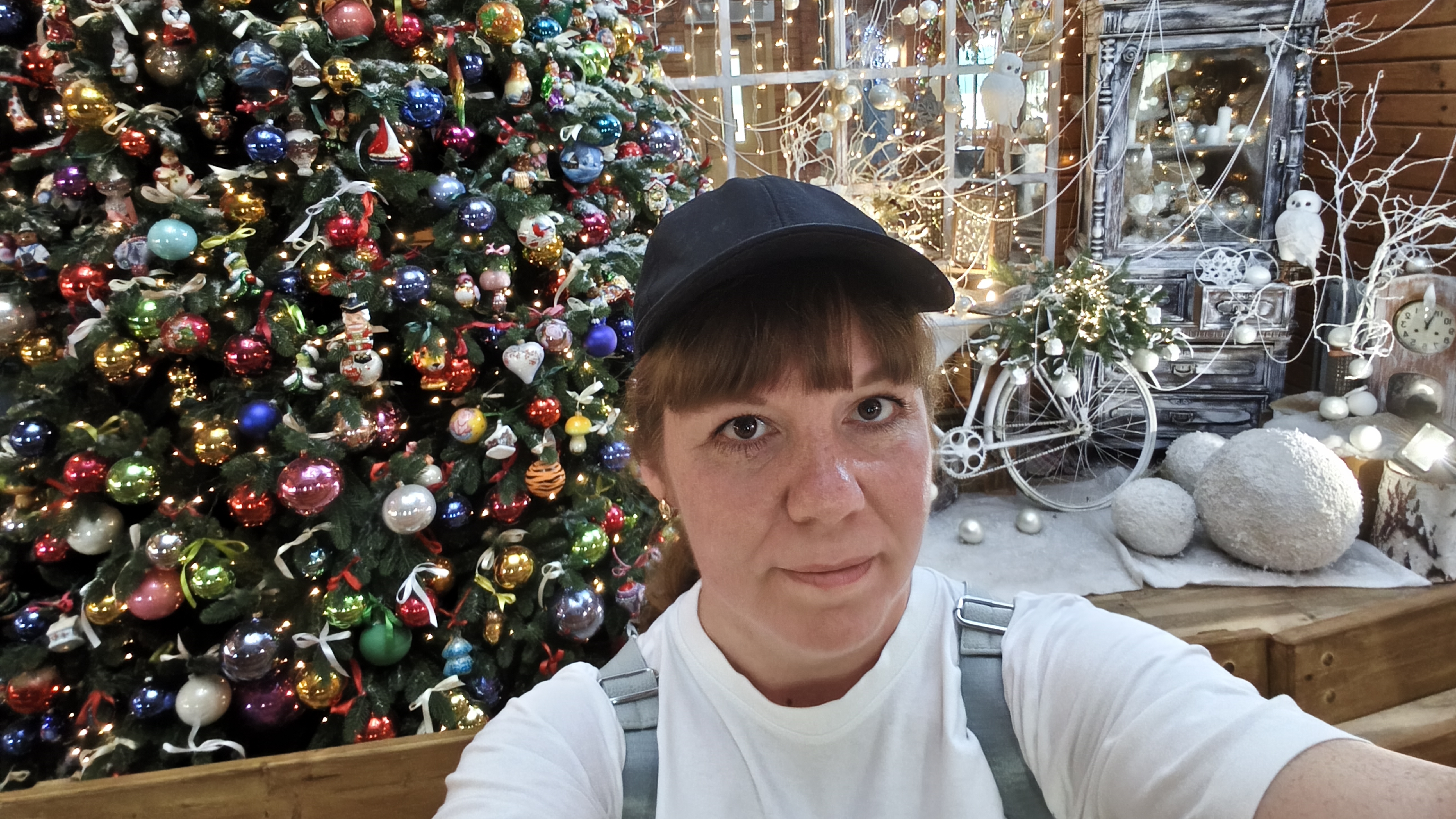 Новогодняя атмосфера летом. Музей истори ГАЗ. Нижний Новгород.