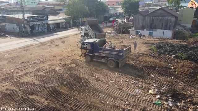 Строительство, засыпка улицы, другой обзор