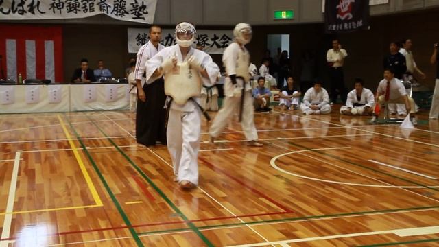 1-ый бой в личке Худышкина Андрея на 28-ом Чемпионате Японии по Косики каратэ.Победа.