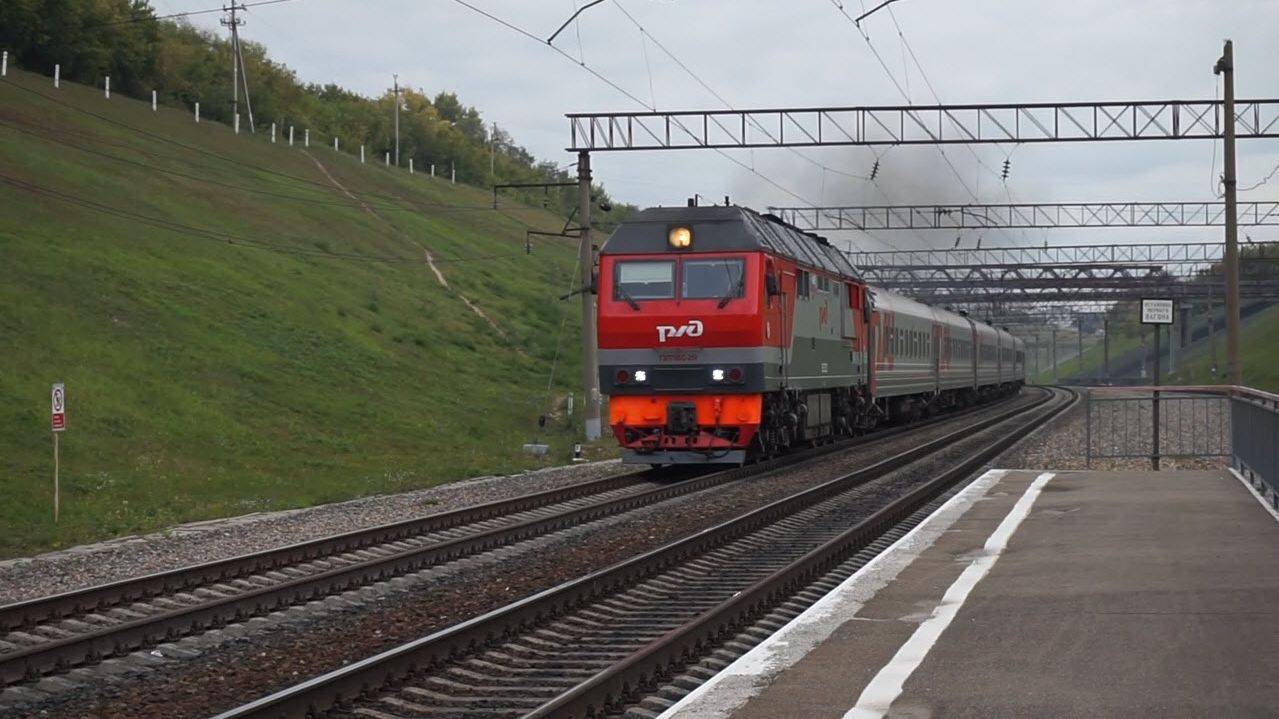 Тепловоз ТЭП70БС-258 с поездом "Восток".