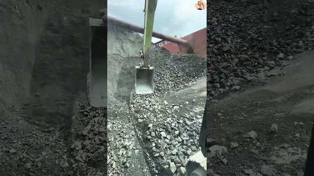 Строительство, разгрузка баржи