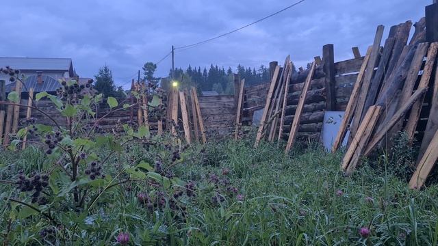 И снова о "карьере в наркобизнесе".  Наркобарыга-"сутенер".