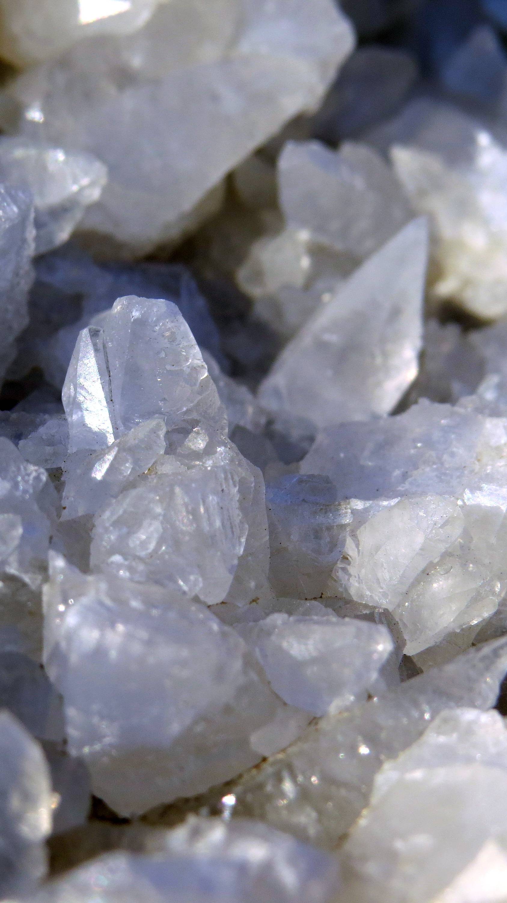 Свежий разлом по кварцевому слою.