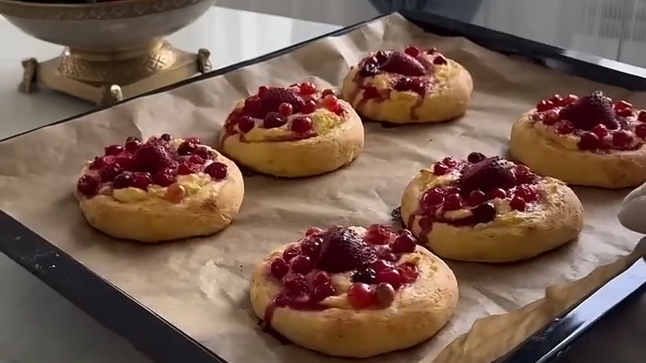 Ватрушки-сырники на творожном тесте...🥐🍒☕😋    Рецепт в описании ✍️
