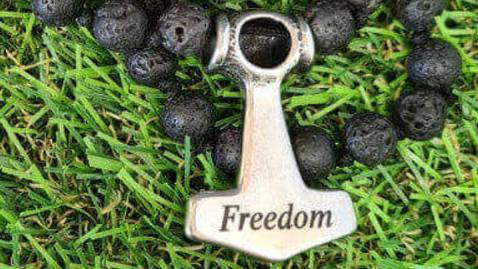 Профессиональная лазерная гравировка на подвесках