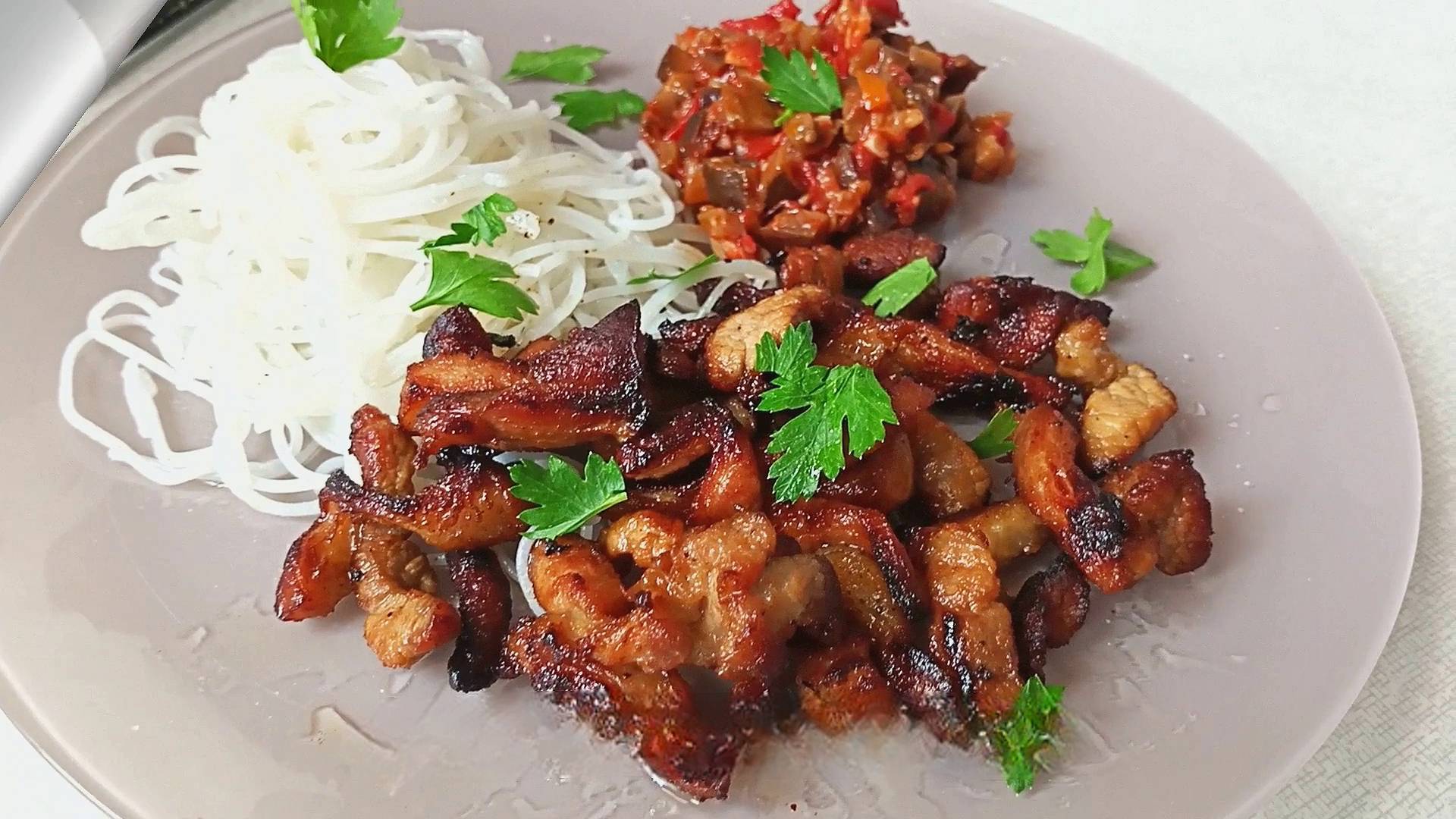 Мясо на сковороде Рецепт жареной свинины по  японски Как вкусно пожарить мясо.
