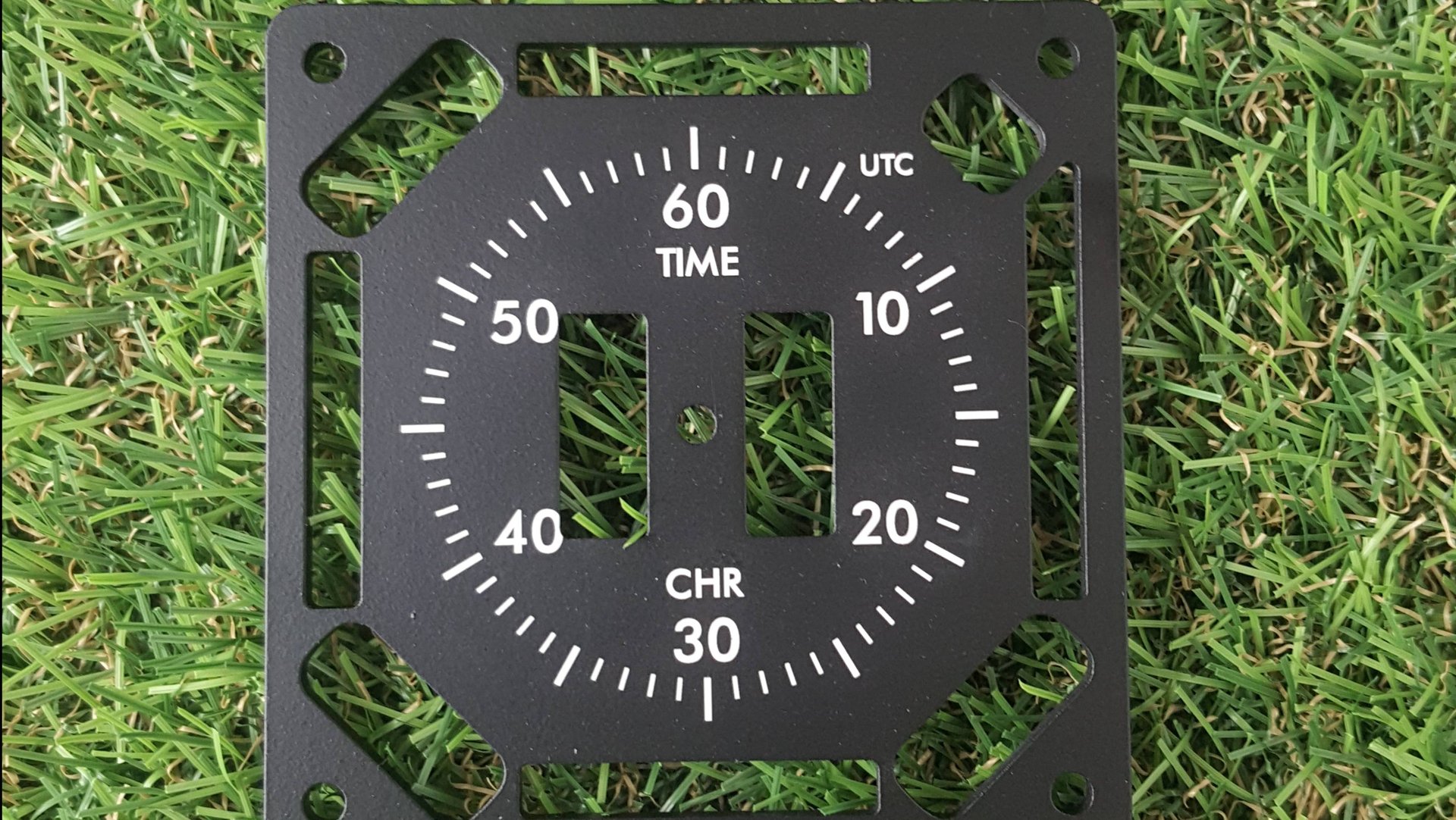 Гравировка на панелях приборов БПЛА