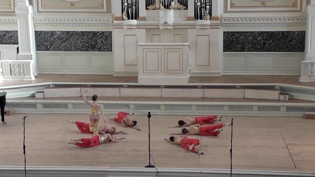 В Академической Капелле Санкт-Петербурга можно услышать прекрасную музыку и вокал, посмотреть танцы