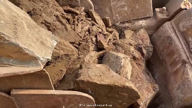 Строительство, дробление щебёнки