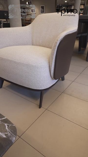 Кресло Nivola SE Camello / Blu Chiaro от Poltrona Frau