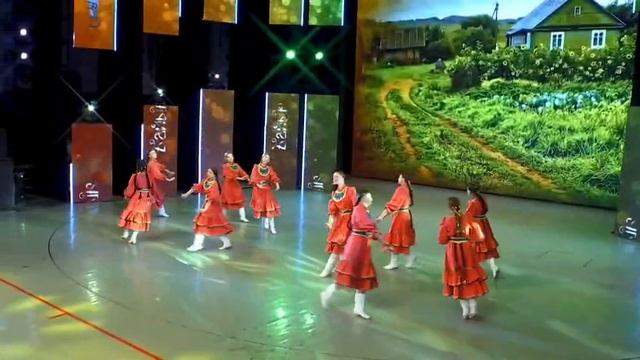 "Дуҫлыҡ" халыҡ бейеүҙәре ансамбле - Тыпырҙаҡ