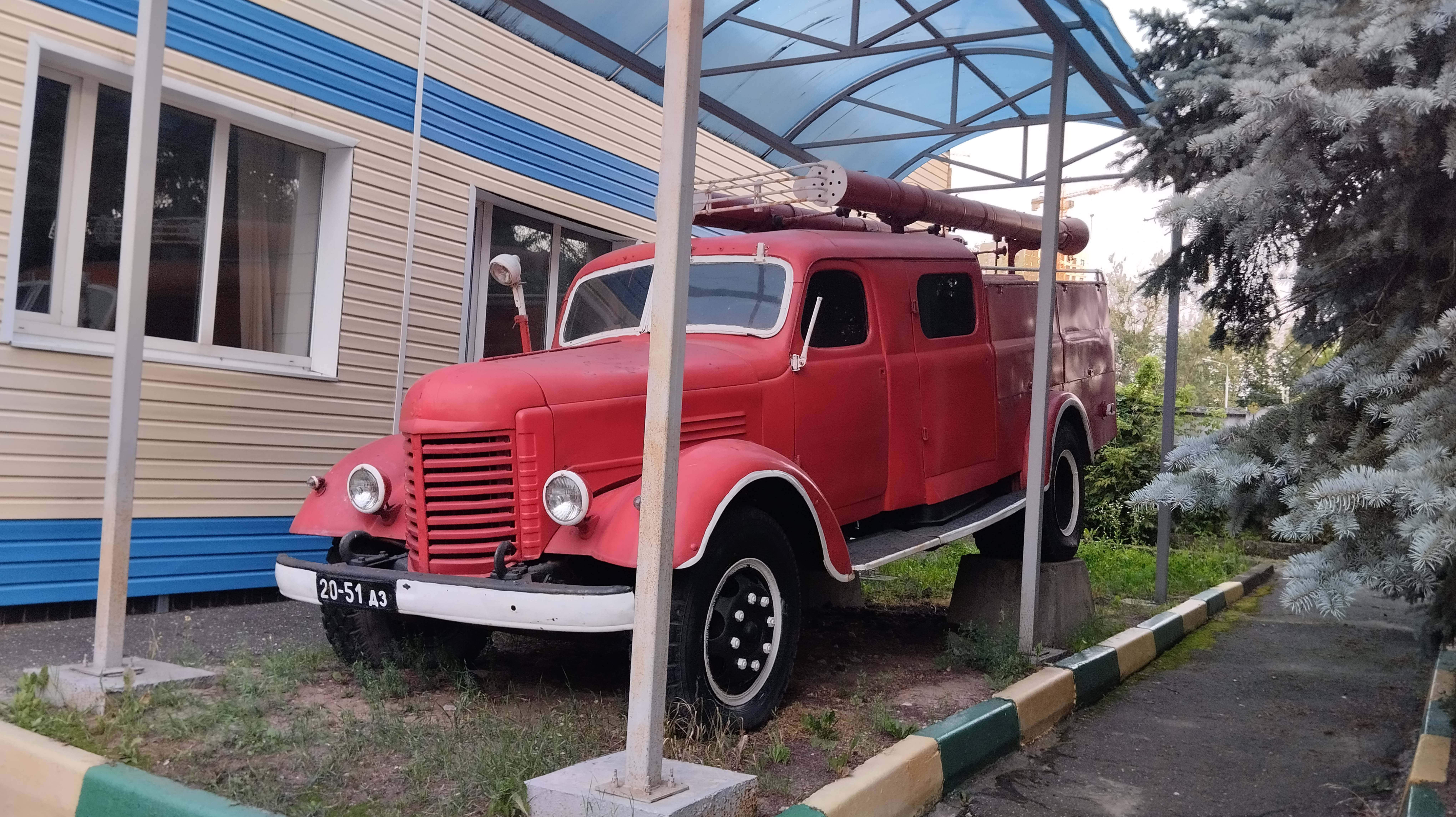 Пожарный ретро автомобиль ЗИС-150