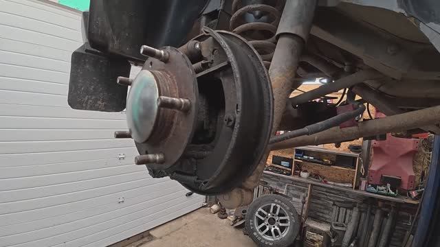 Течь сальника полуоси на Ниве