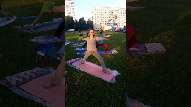 Йоги бросают залы и улетают на природу - лето!