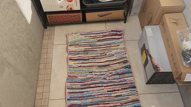 Новый светильник в коллекции сына и коврик из старых вещей