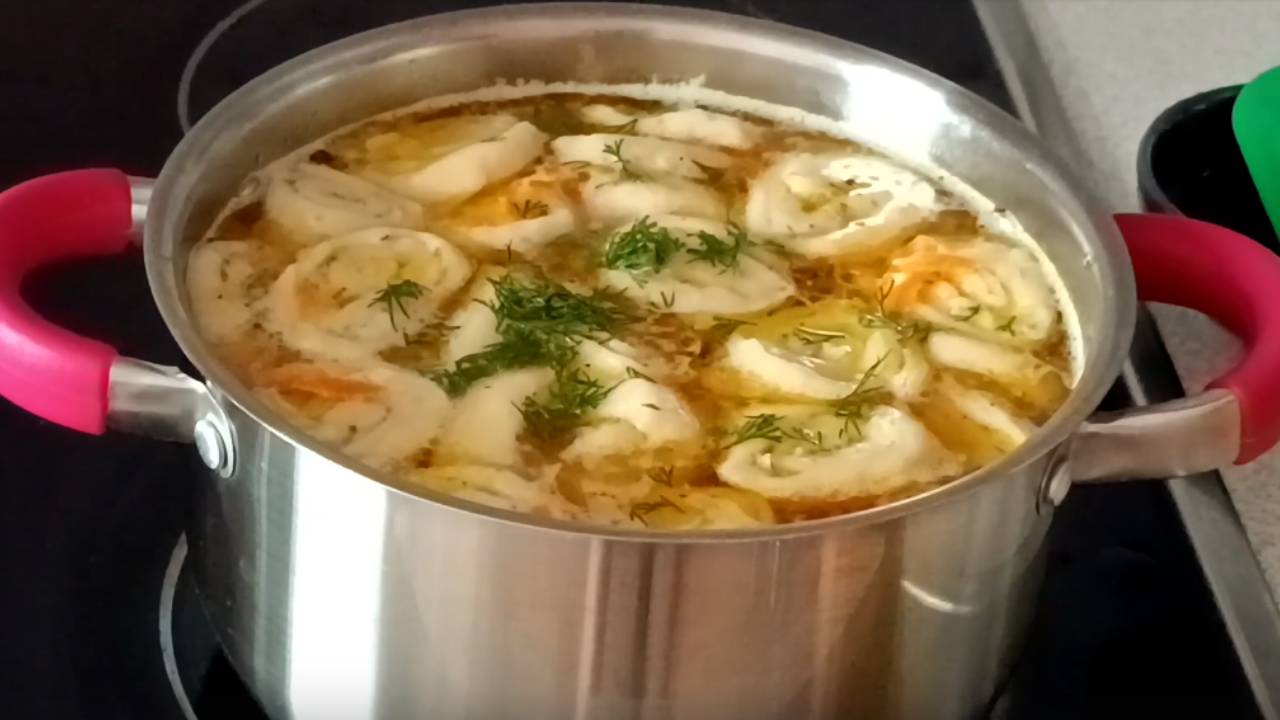 📌 Куриный суп с чесночными галушками - вкусный и сытный