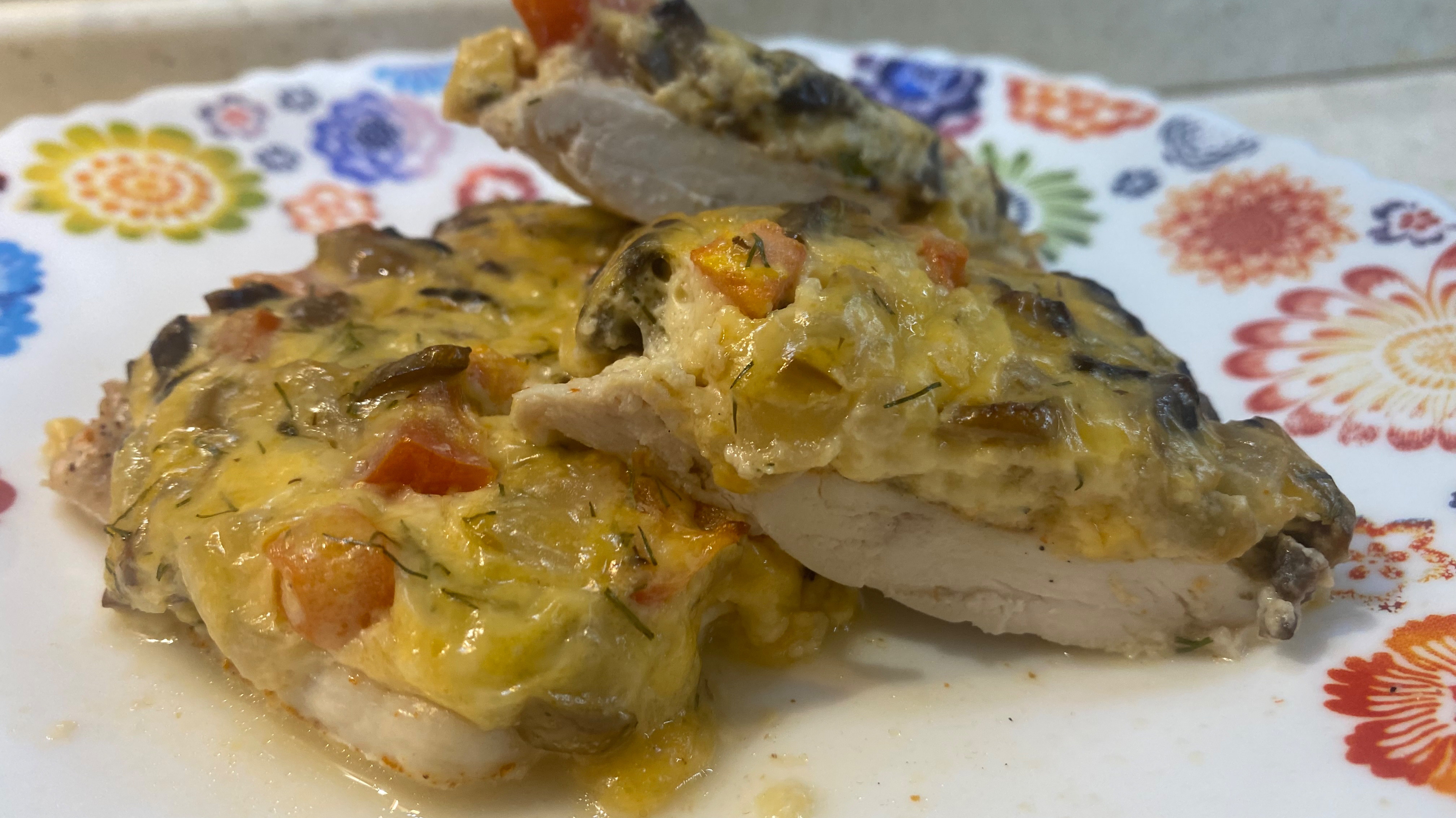 Куриная грудка с помидором грибами и сыром в духовке