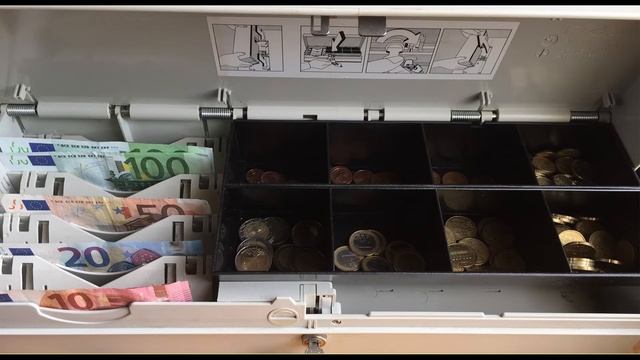 Звуки кассы с деньгами