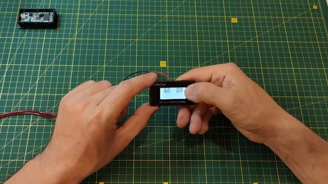 Индикатор заряда аккумулятора с внешним датчиком температуры