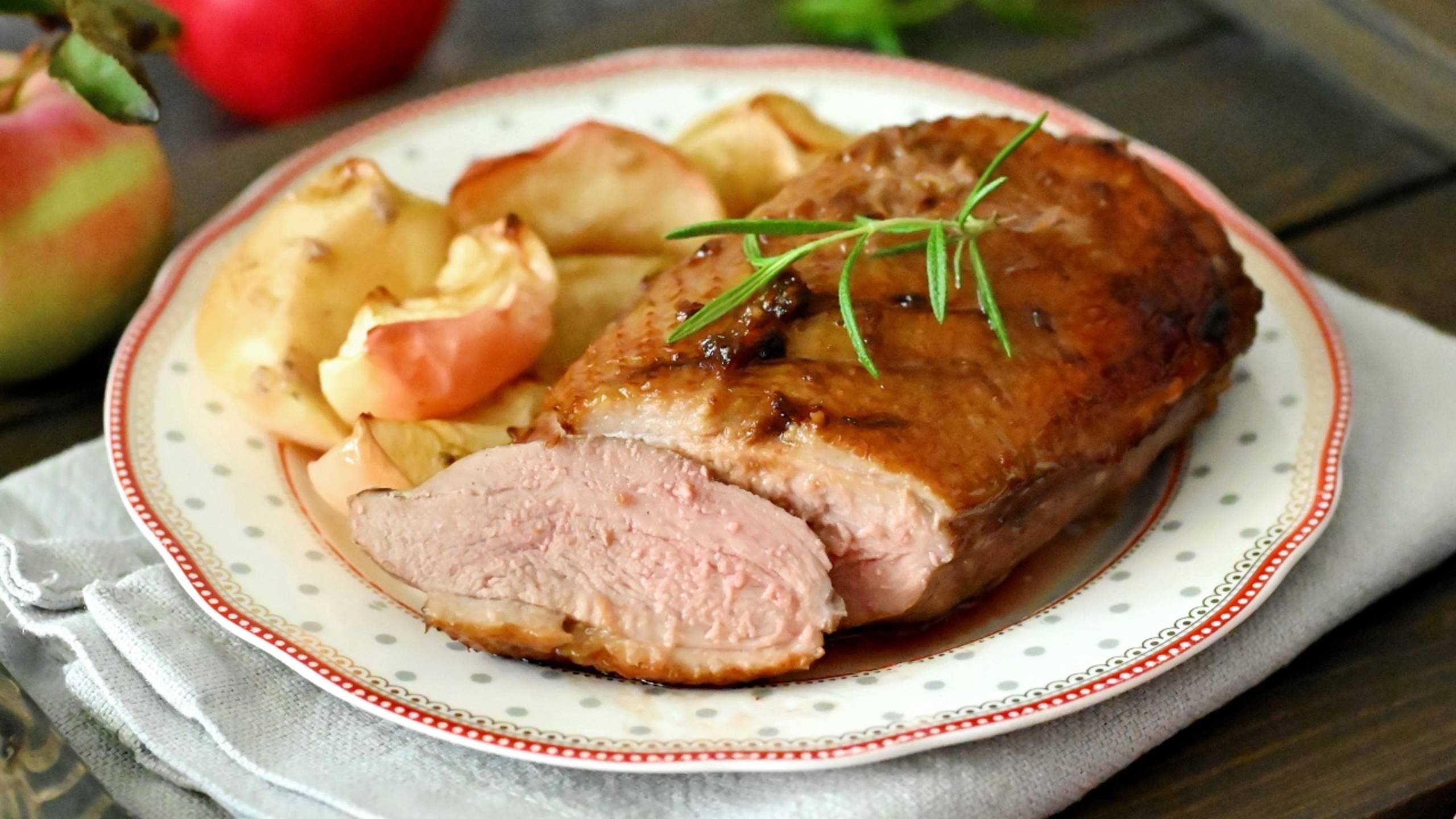 Утиная грудка с яблоками за 2 часа в духовке — вкус, от которого все в восторге! 🍏🦆