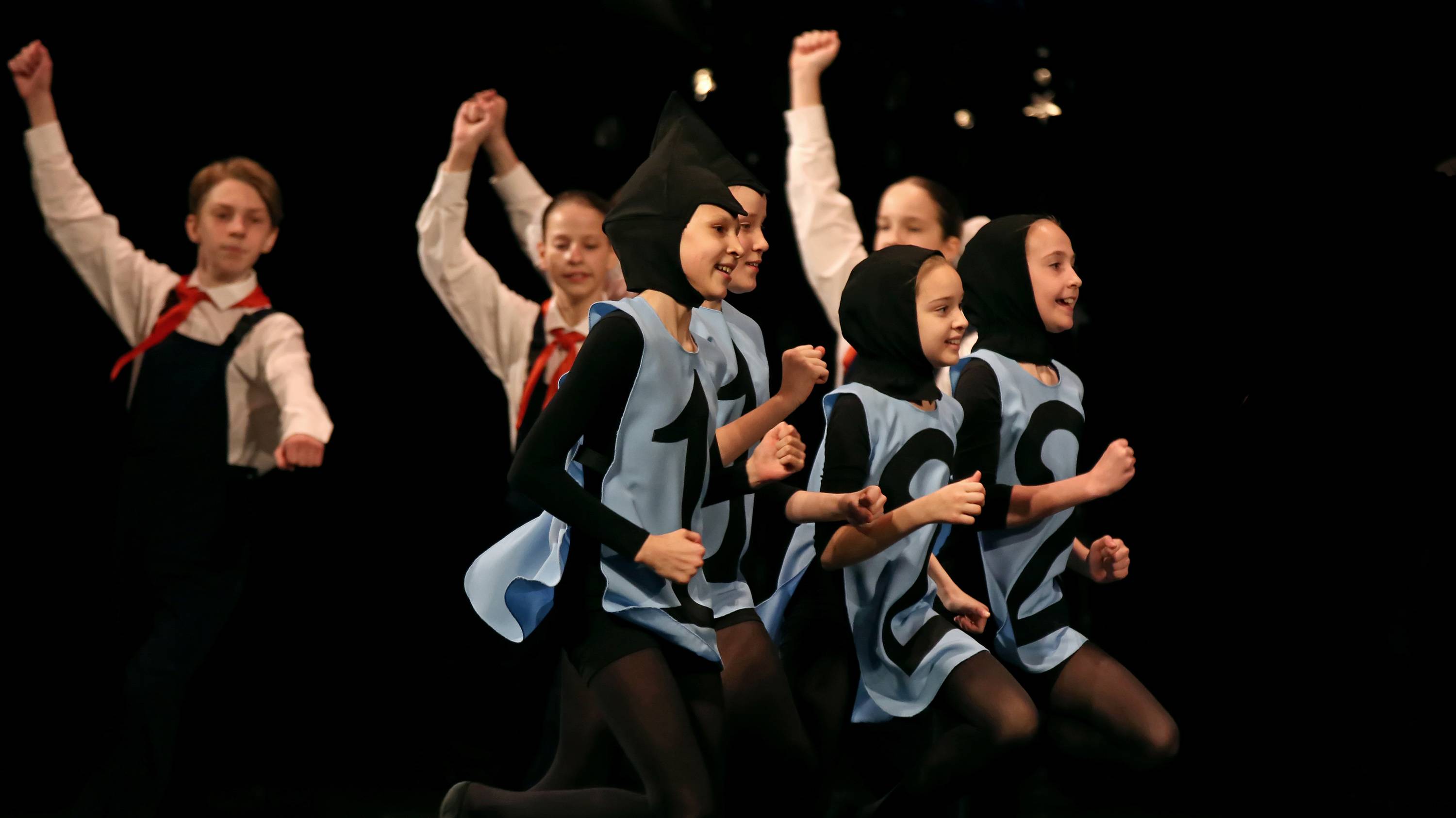 «ДРУЖНОЕ ЗВЕНО», Ансамбль "Школьные годы". "FRIENDLY LINK", Ensemble "School Years".