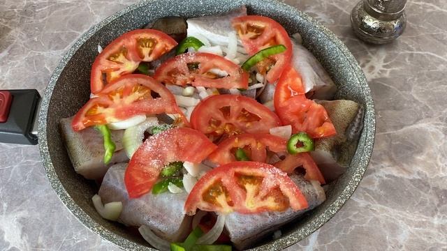 Готовлю на обед по быстрому минтай на сковороде.