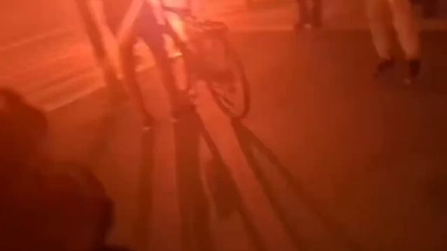 Массовые беспорядки и столкновения с полицией в Сербии.