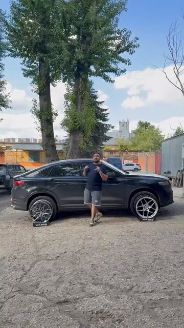 Geely Tugella на примерке дисков в 20-ом диаметре