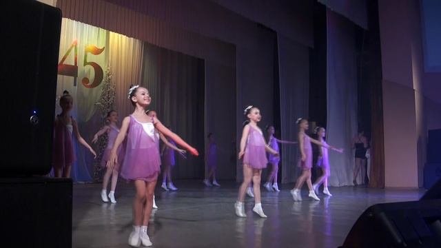 ТАНЦУЕТ МАРГАРИТА БАРСУКОВА и ансамбль "ЛАКОМКИ" Эпизод 01