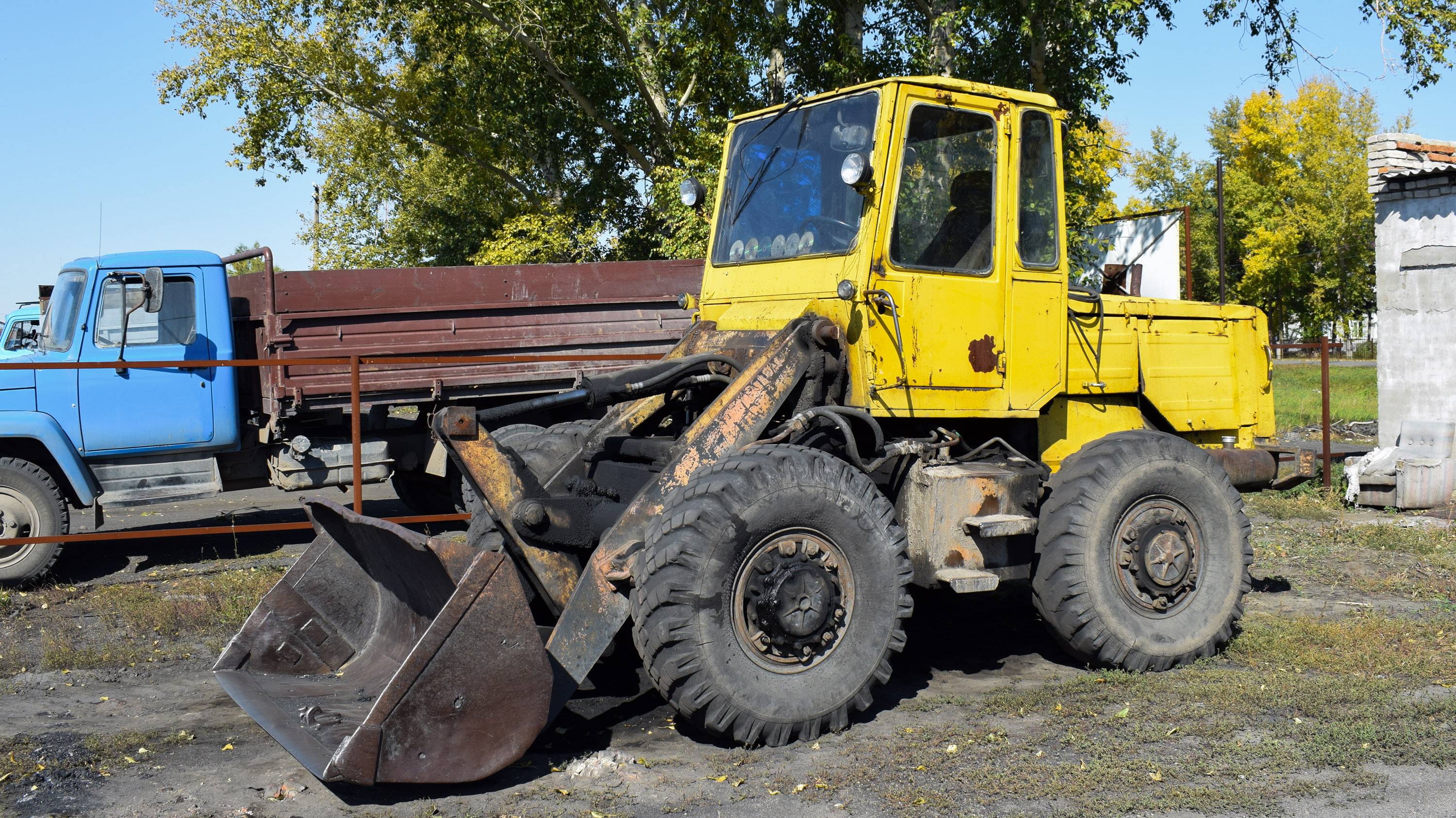 Погрузчик ТО-6А. Небольшой обзор. / The old Soviet loader TO-6A.