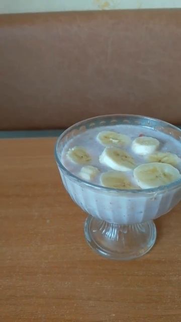 Сделала впервые смузи для всей семьи. Смузи напоминает вкус мороженого