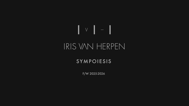 Показ коллекции Iris van Herpen осень-зима 2025