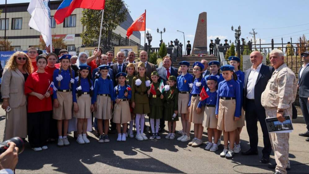 Памятник Герою Советского Союза, летчику-истребителю Валентину Эмирову открыли в Ингушетии