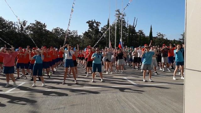 На зарядку становись. Кадетская в Олимпийской деревне зажигает.