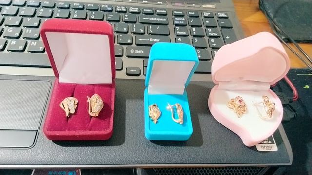 Серьги .