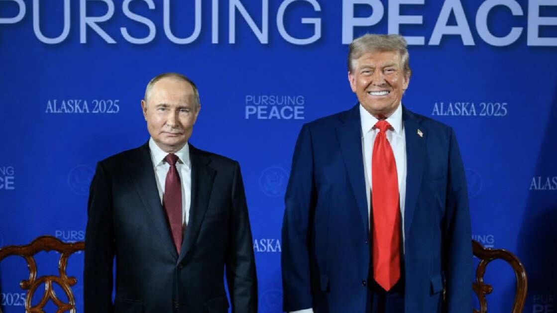 Белый дом опубликовал совместное фото Путина и Трампа