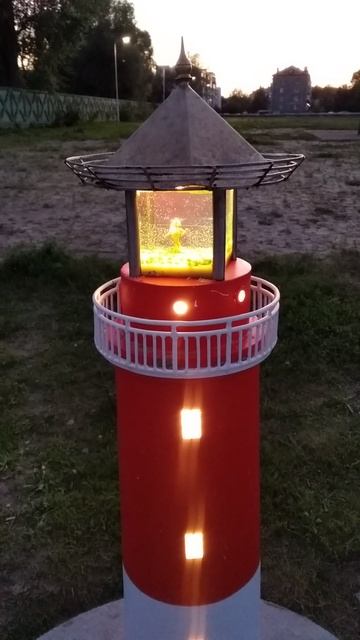 FARO CON PECES DE COLORES
