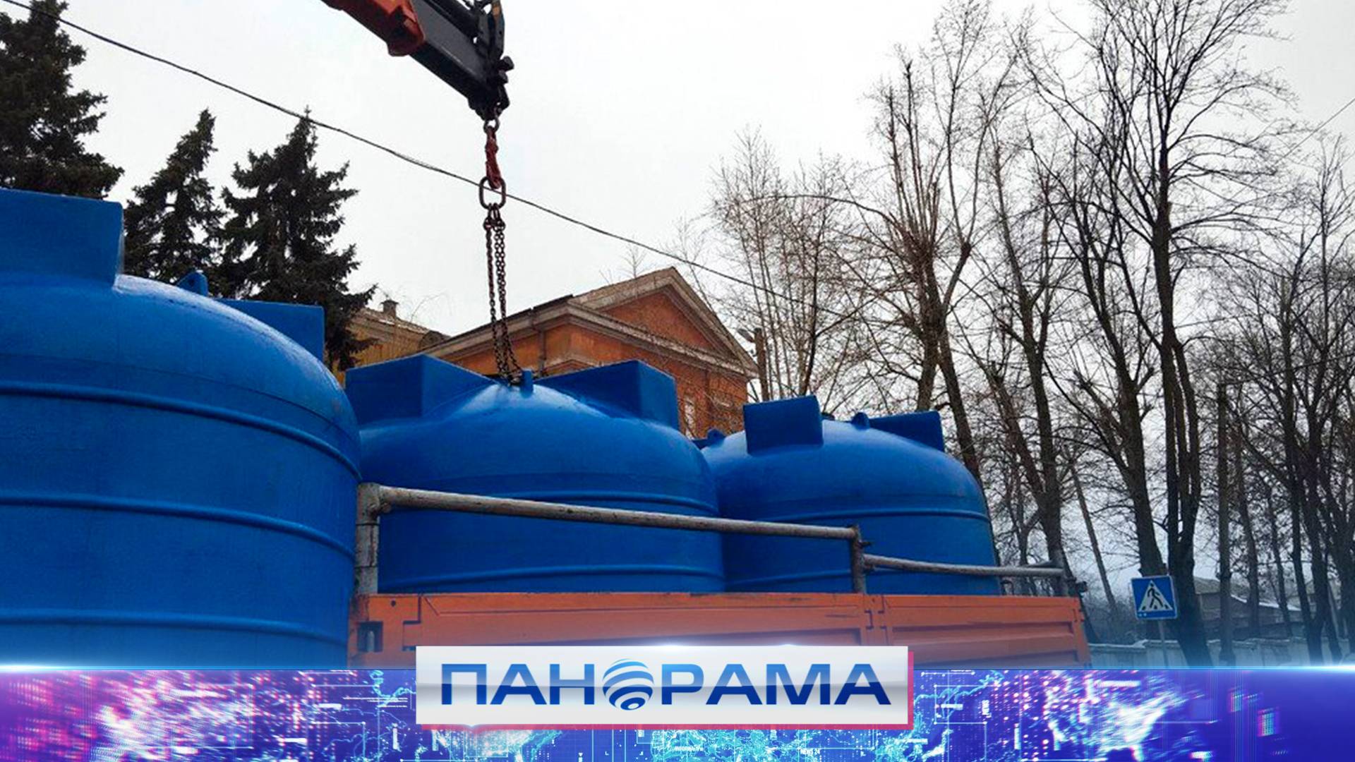 Регионы-шефы против безводья: Ленобласть доставила в Енакеиево водовозы и десятки мобильных ёмкостей