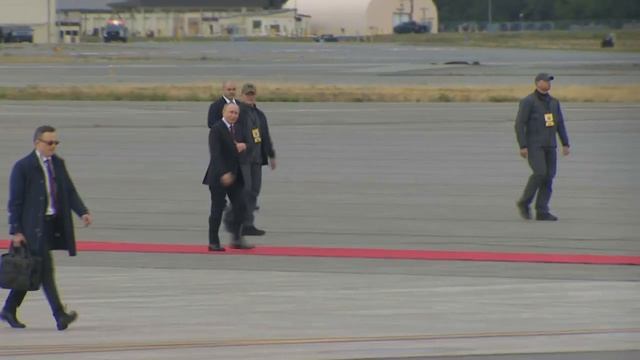 Историческое рукопожатие. Путин и Трамп поприветствовали друг друга на Аляске