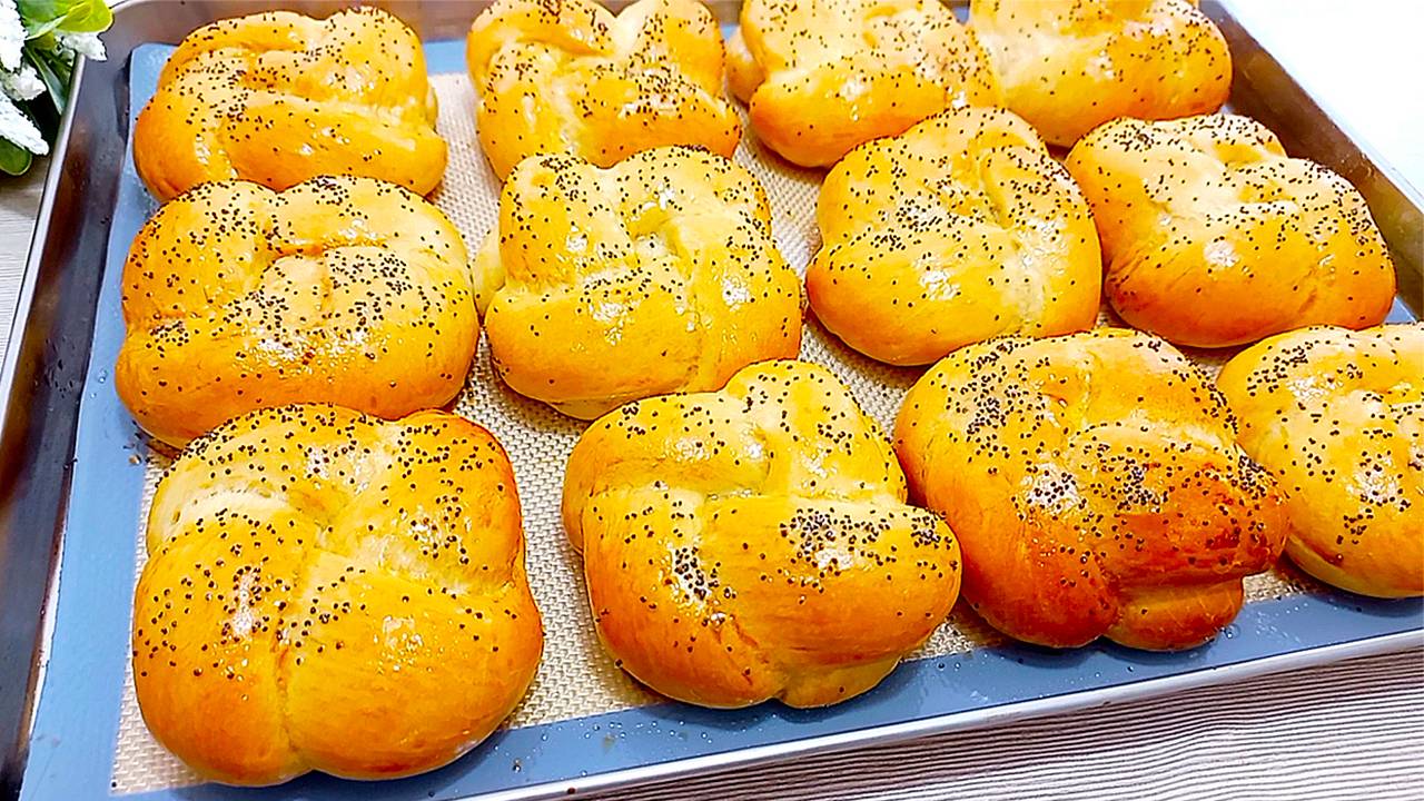 ПЕЧЕМ ВКУСНОЕ ДОМА! РЕЦЕПТ ЛЕГКИХ И НЕЖНЫХ ХЛЕБНЫХ БУЛОЧЕК!